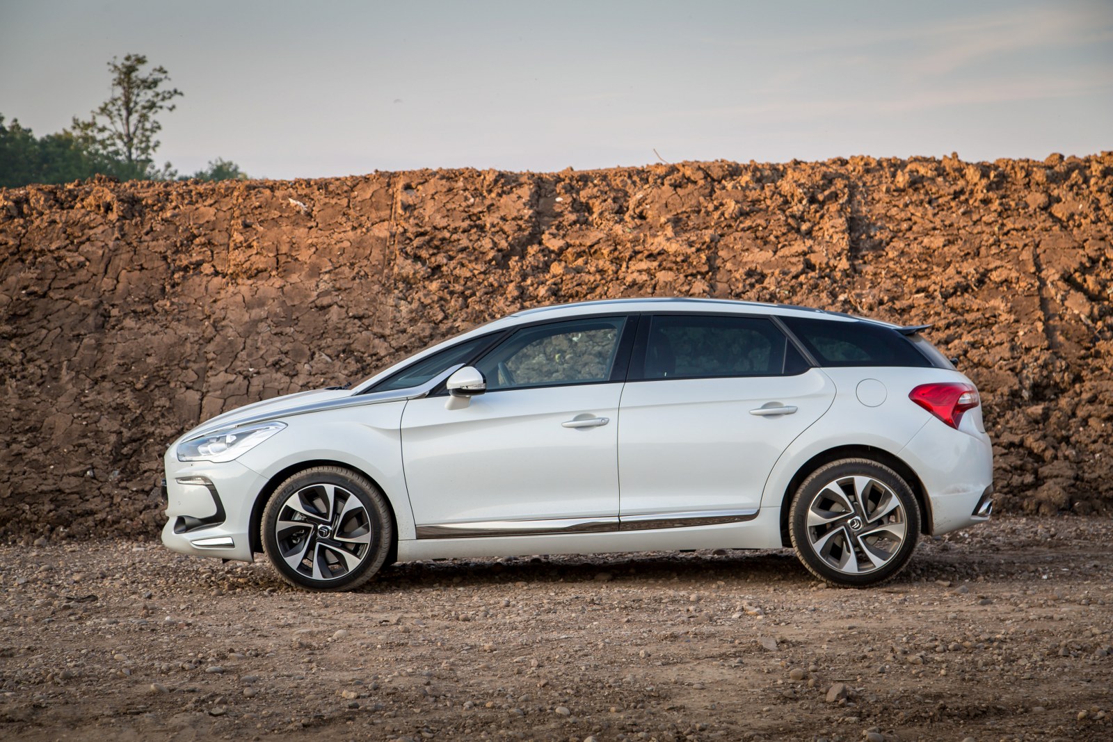 雪铁龙ds5报价及图片,雪铁龙ds5ls图片,雪铁龙ds5图片内饰(第10页)_大山谷图库