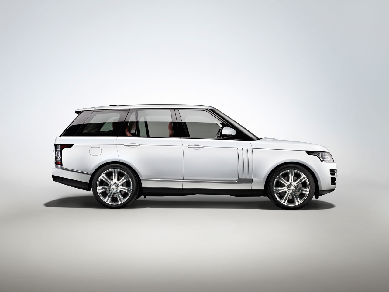 New long-wheelbase Range Rover revealed