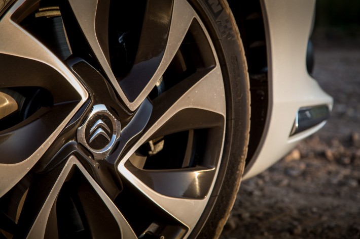 Citroen DS5 BlueHDI 180 Review by Motor Verso - Family Car with Charm