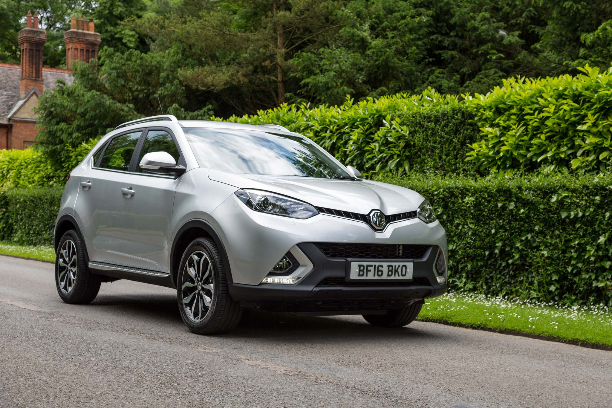 2016 MG Motors GS Gallery