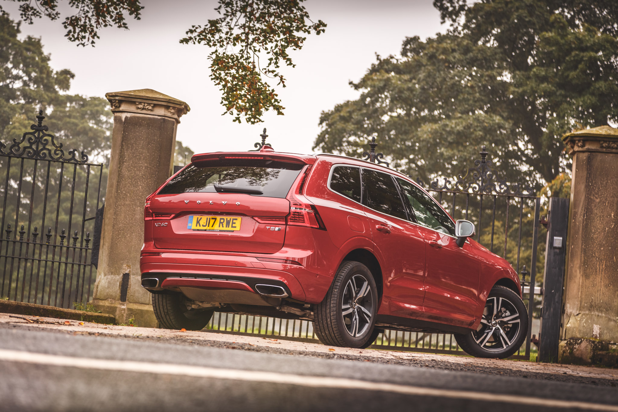 2017 Volvo XC60 T5 AWD R-Design Review | Motor Verso