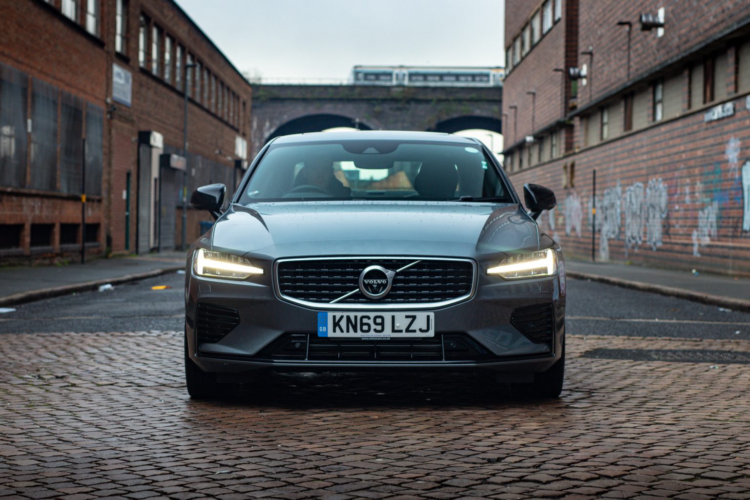 2020 Volvo S60 T8 R-Design Review
