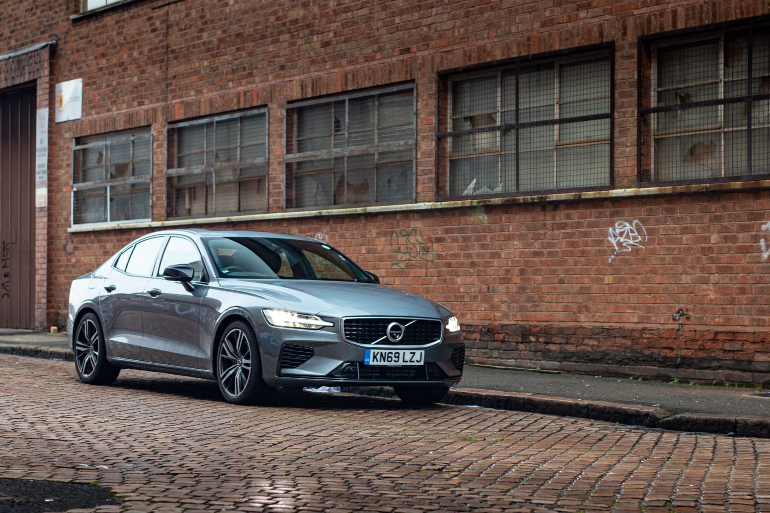 2020 Volvo S60 T8 R-Design Review