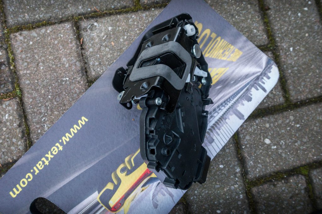 Step-By-Step Guide To Replace Range Rover Evoque Door Locks