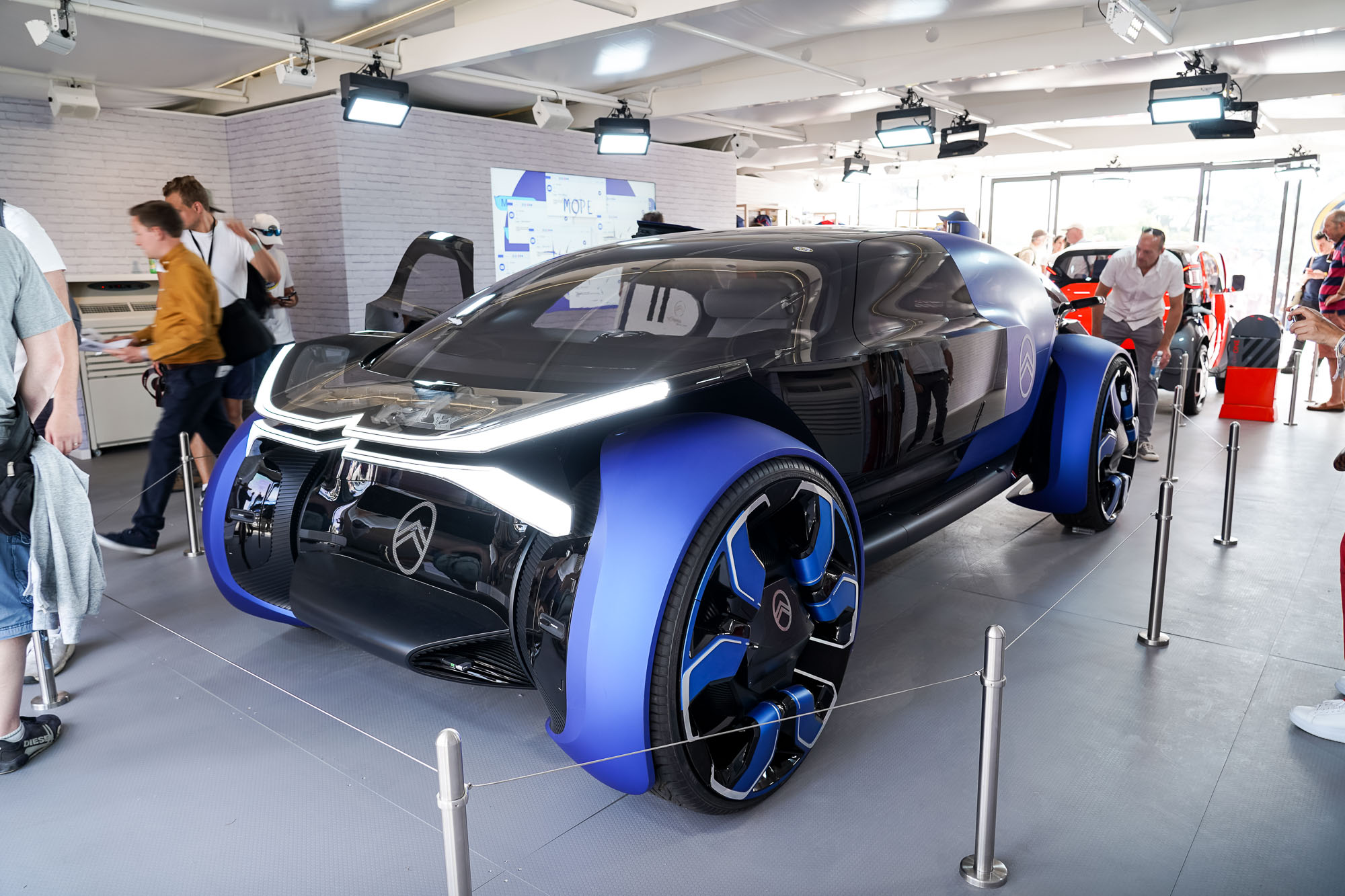 Citroen 19_19 Concept - The 500 Mile EV Cruiser