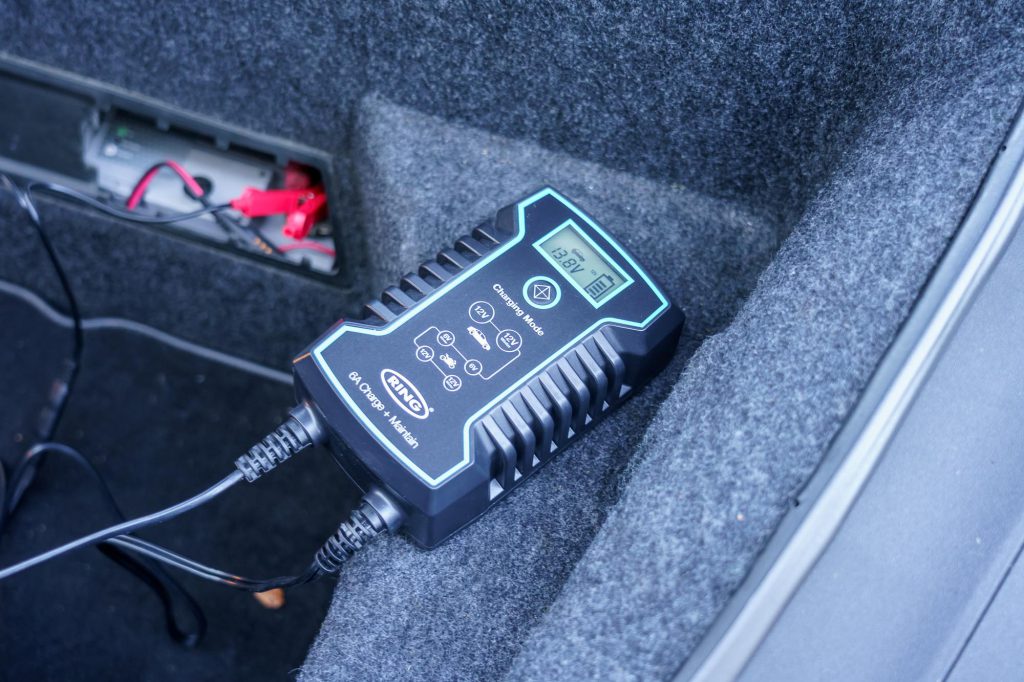 Ring Automotive 6A Smart Charger RSC806 Review