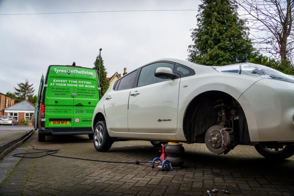 Why Does Your Steering Wheel Shakes When Braking Downhill?