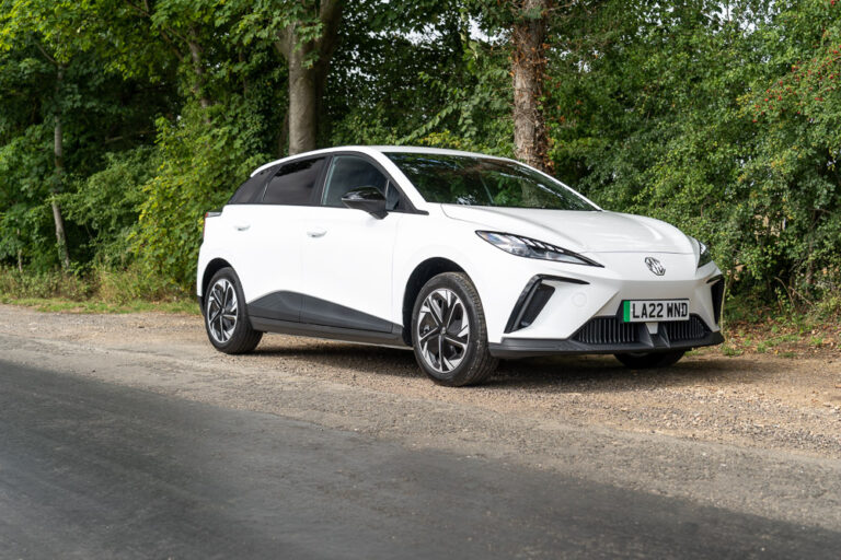 MG4 EV SE Long Range Review 🏎️