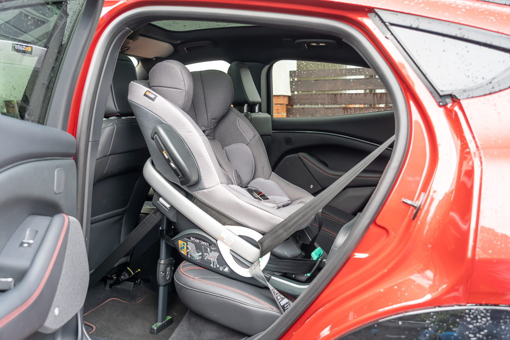 BeSafe Stretch Child Seat Review 🏎️