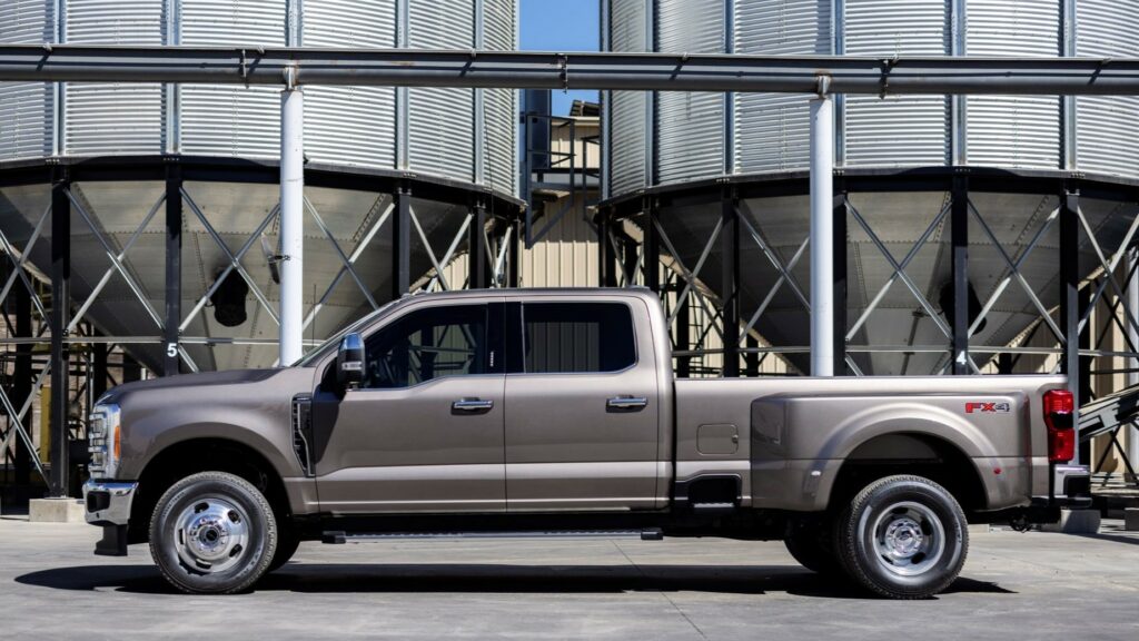 Ford F-450 🏎️ Is This The Most Capable Truck You Can Buy?