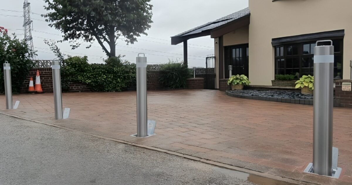S14 Lift Assisted Bollard