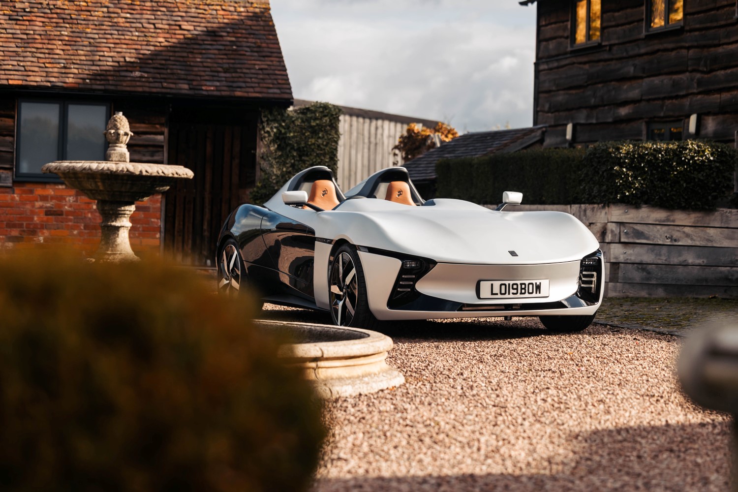 Longbow Creates The First-Ever Featherweight Electric Vehicle