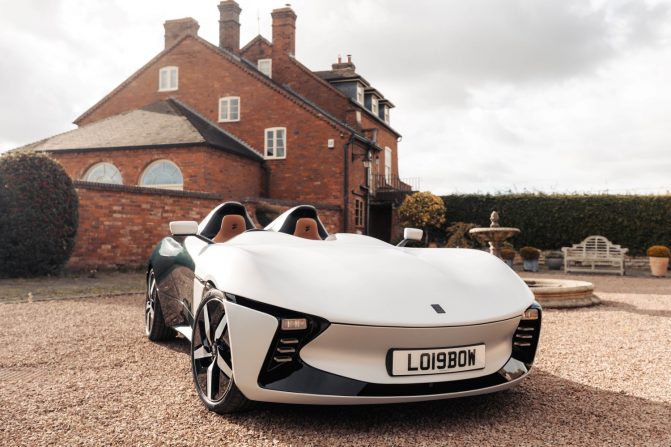 Longbow Creates The First-Ever Featherweight Electric Vehicle